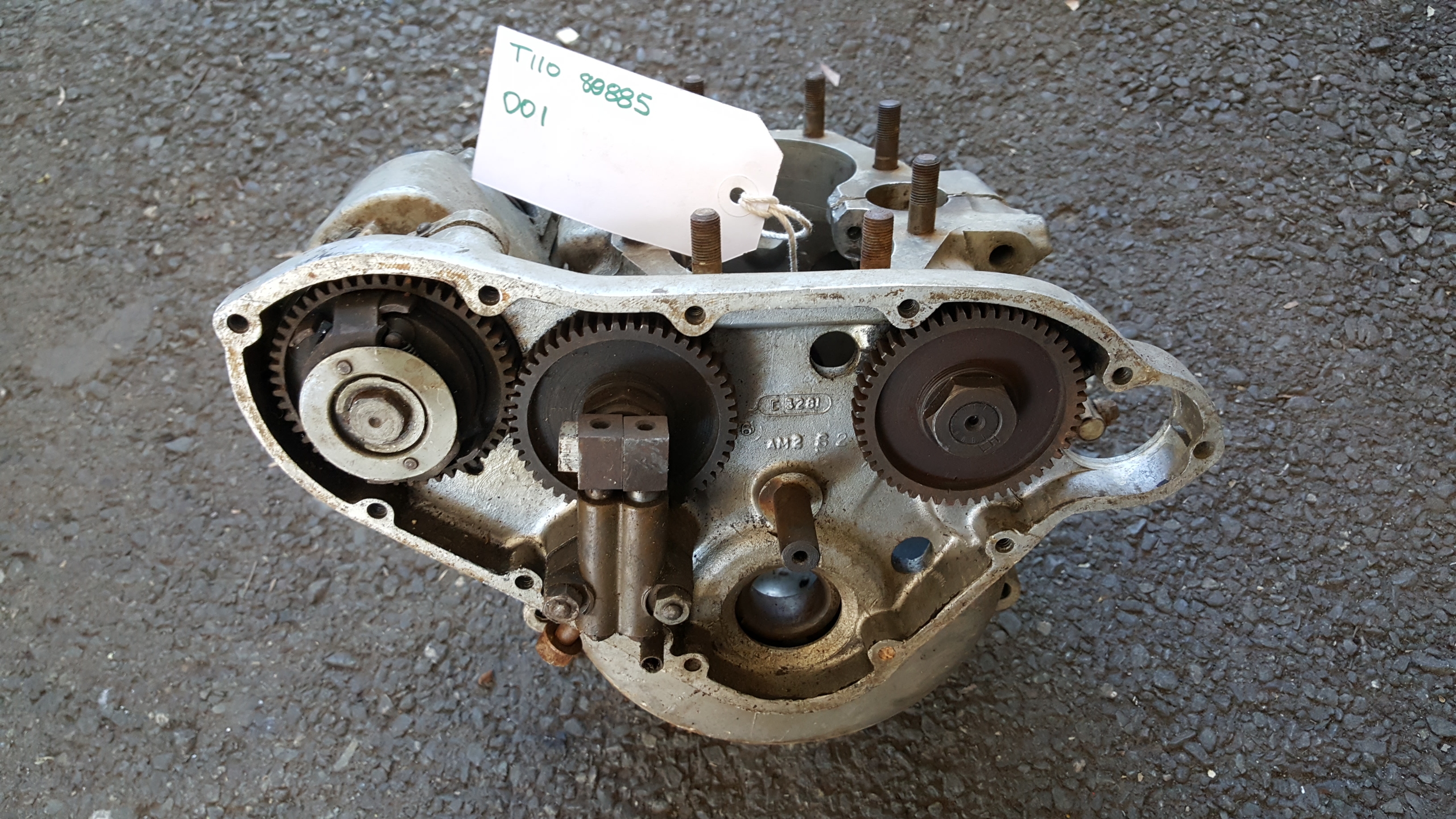 TRIUMPH TR6 ENGINE CRANK CASES 011953 - USED | Mikes Classic Cycle Spares