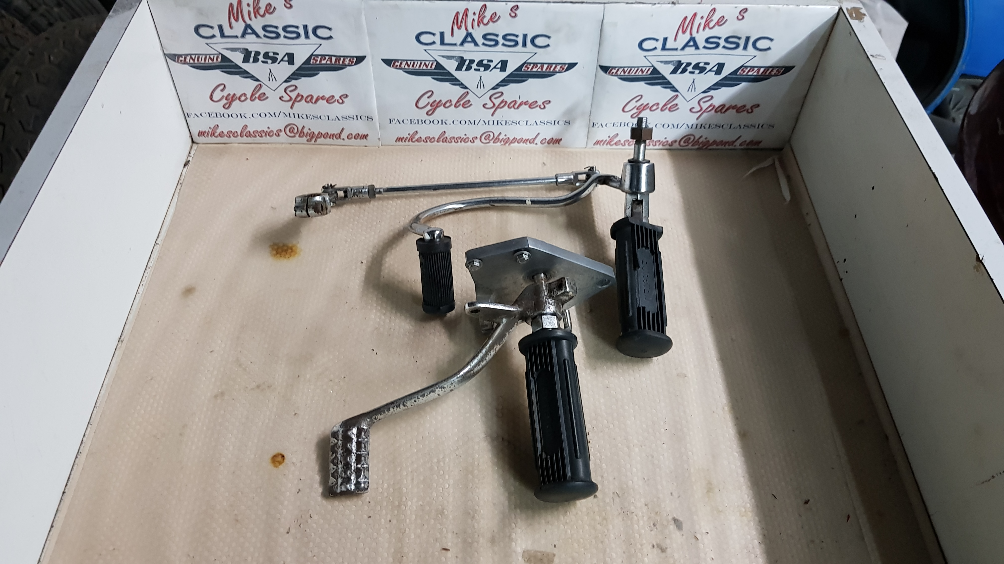 NORTON COMMANDO DUNSTALL FOOT REST Set | Mikes Classic Cycle Spares